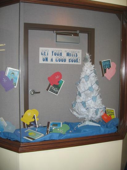 Get Your "Mitts" On A Good Book! - Winter Reading Bulletin Board Idea ...